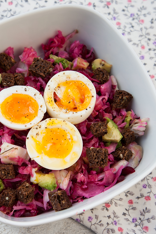Probiootikumidest pakatav hapukapsasalat suitsukala ja munaga - Toitu ...